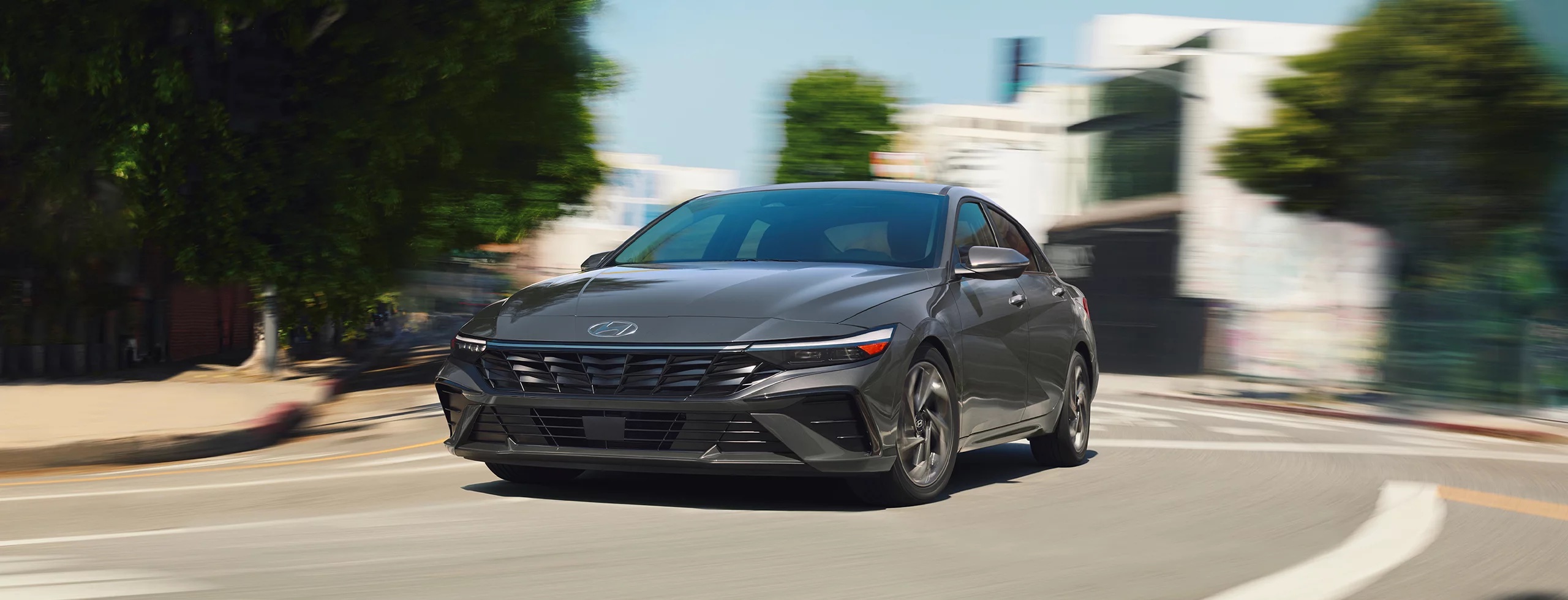 2025 Hyundai Elantra Hybrid: Features, Technology, and MPG Comparison ...